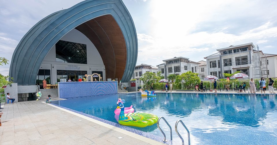 ក្លឹបហាត់ប្រាណធំជាងគេមួយនៅតាមបណ្ដោយផ្លូវជាតិលេខ 6A នៃគម្រោងបុរី The Flora ...